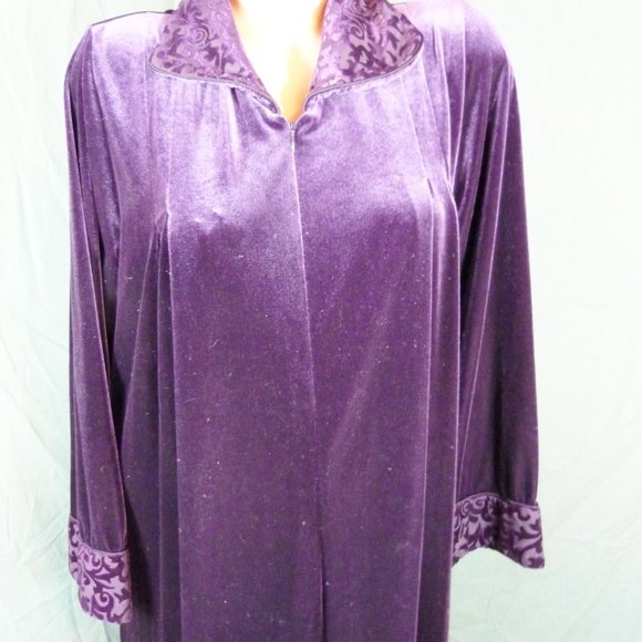 Adonna | Intimates & Sleepwear | Adonna Velvet Robe Housecoat Small ...
